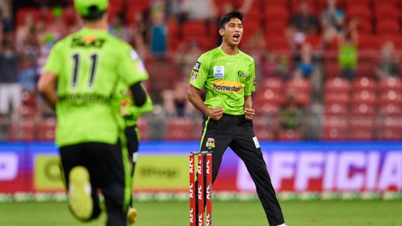 WATCH: Muhammad Hasnain stuns the Strikers with a triple wicket maiden ...