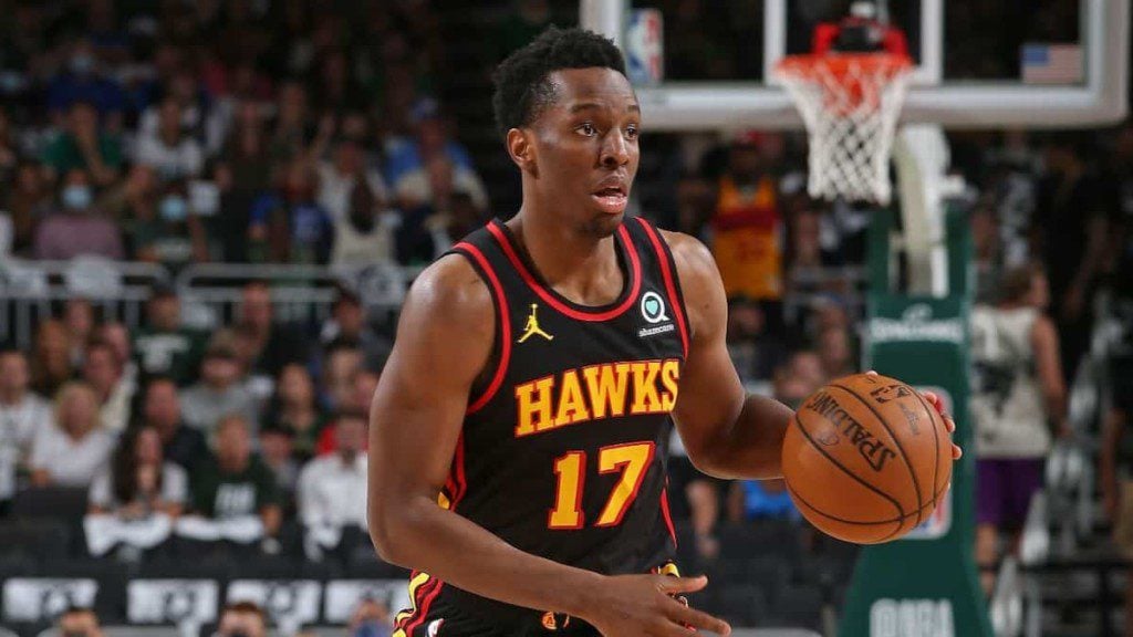 Twitter goes in shock as Onyeka Okongwu posturizes 3 Lakers at once ...