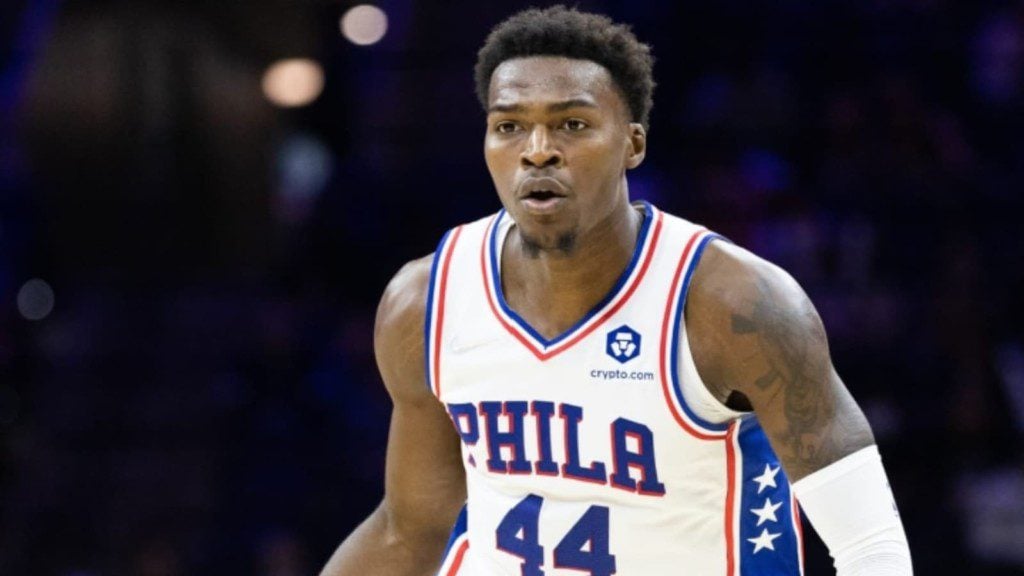 “Straight from the Looney Squad”: Fans react to Paul Reed blowing up a ...