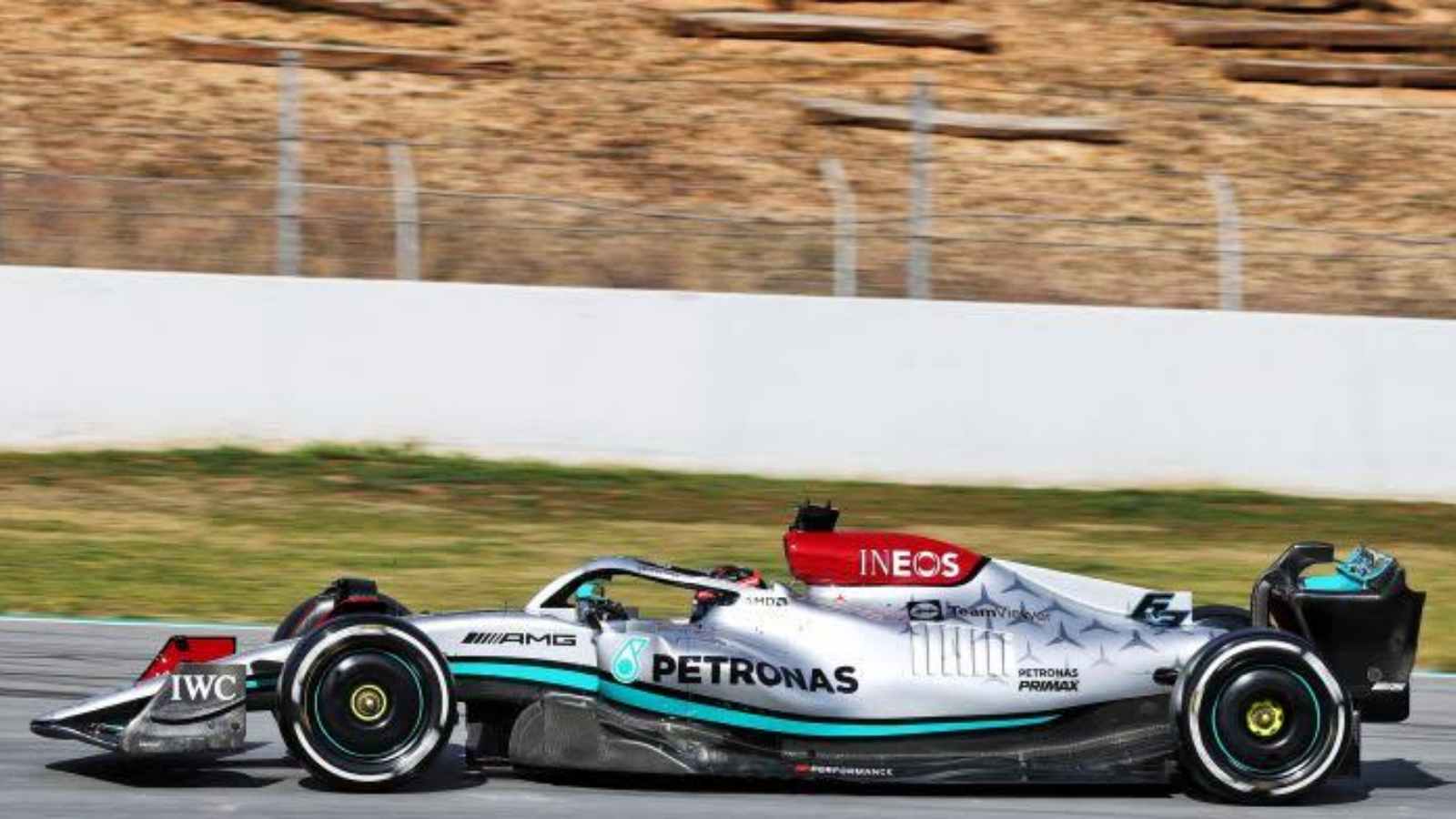 "Then you can hardly overtake," Mercedes facing issues in dealing with ...