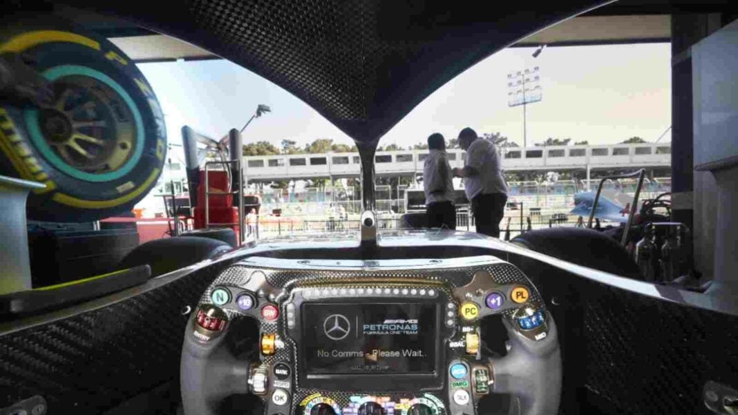 How do F1 cars look from the inside and how do the F1 pedals work?