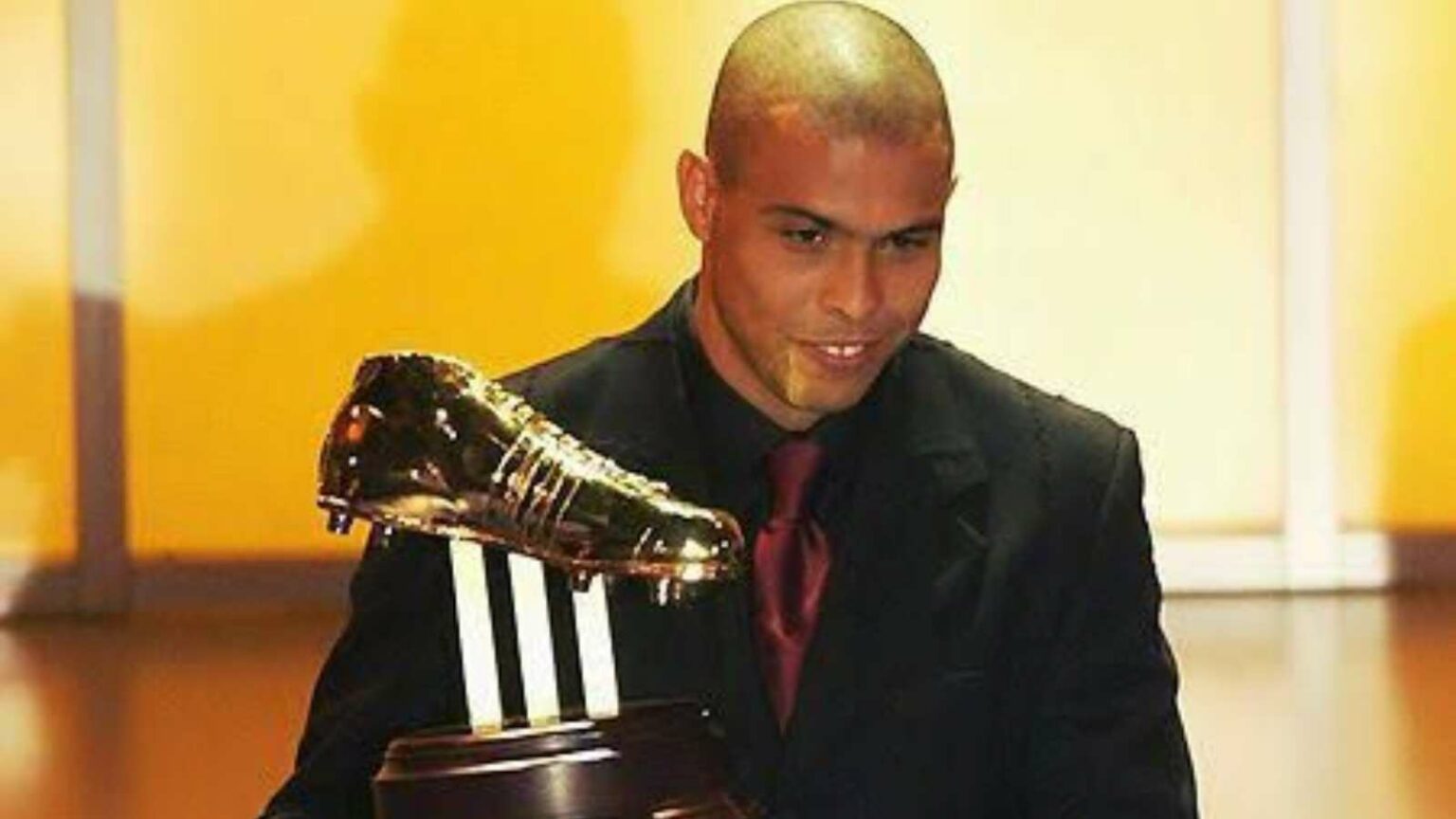 Who won last edition's 'Golden Shoe' award at FIFA World Cup in 2018 ...