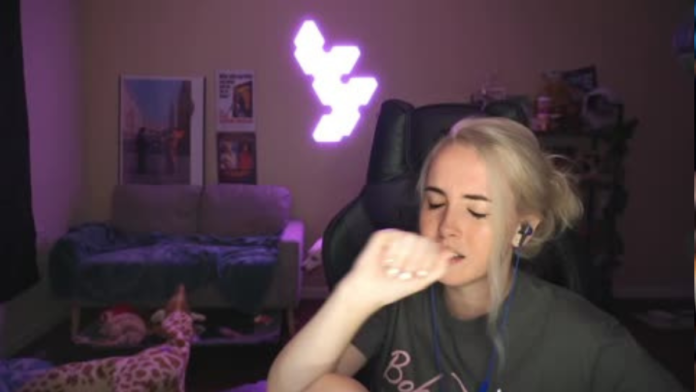 Emilycc Sets New Record On Twitch For Longest Running Subathon Completes 1 Year Of Streaming