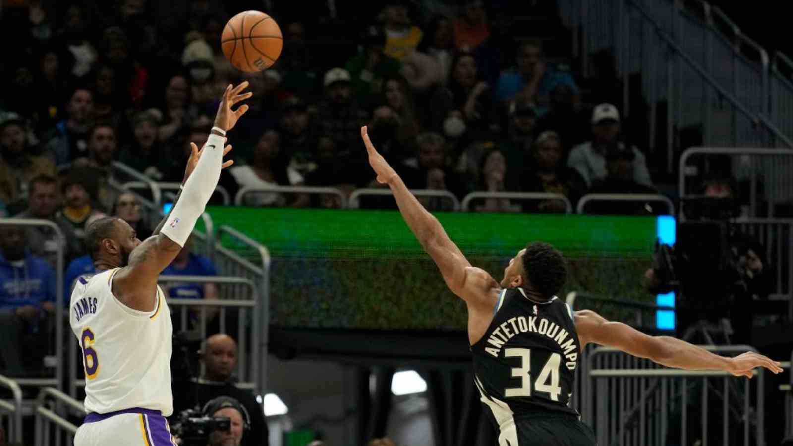 "Giannis owns LeBlocked"- Fans react to Giannis Antetokounmpo's vicious ...