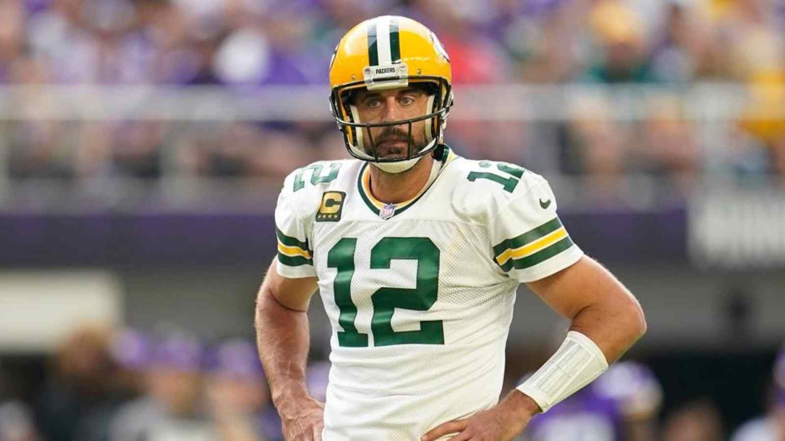 Aaron Rodgers gets slammed for his brainless throw against rams
