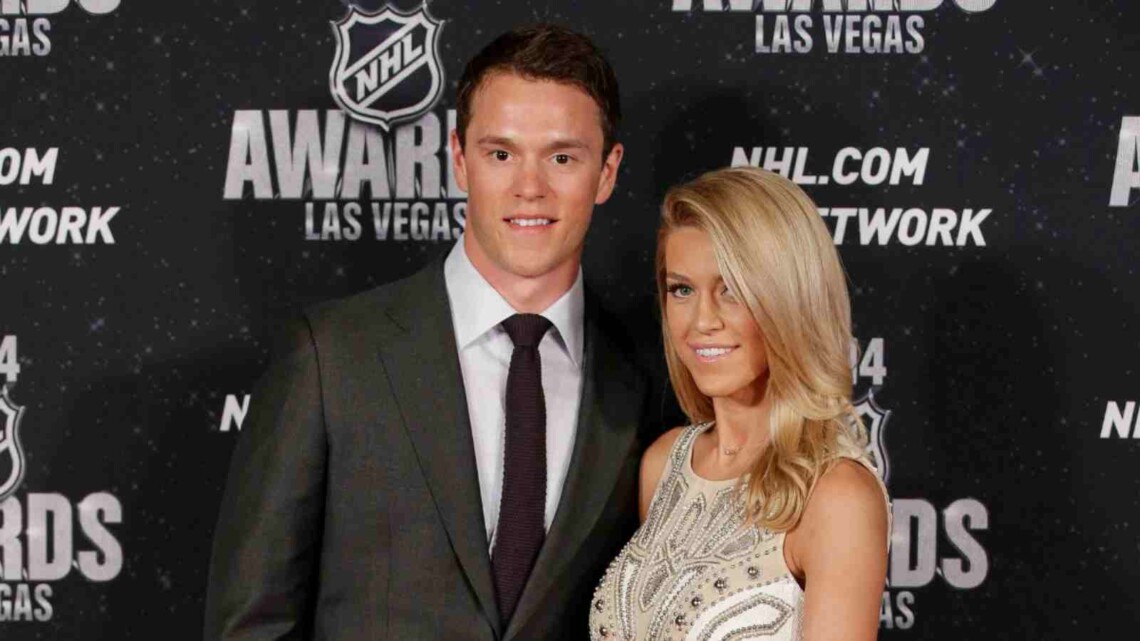 Jonathan Toews Net Worth, NHL Career, Endorsements, Wife, House, and more