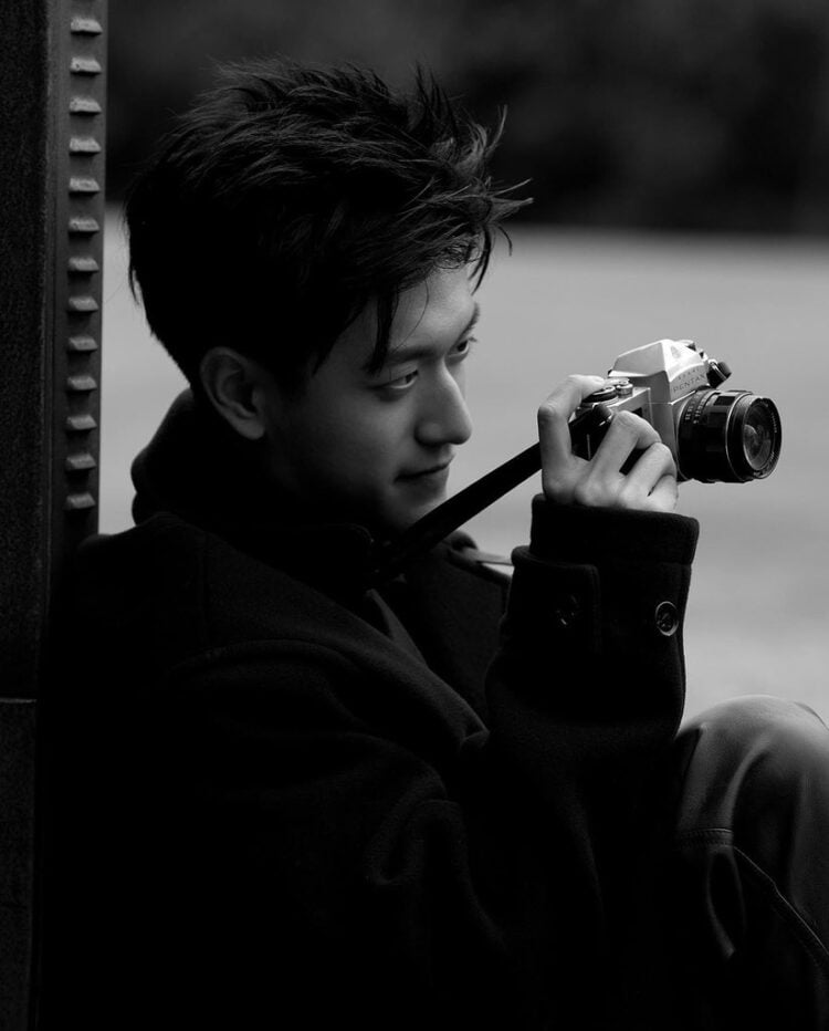 Fans go wild over 'King of drip' Zhou Guanyu’s latest magazine shoot