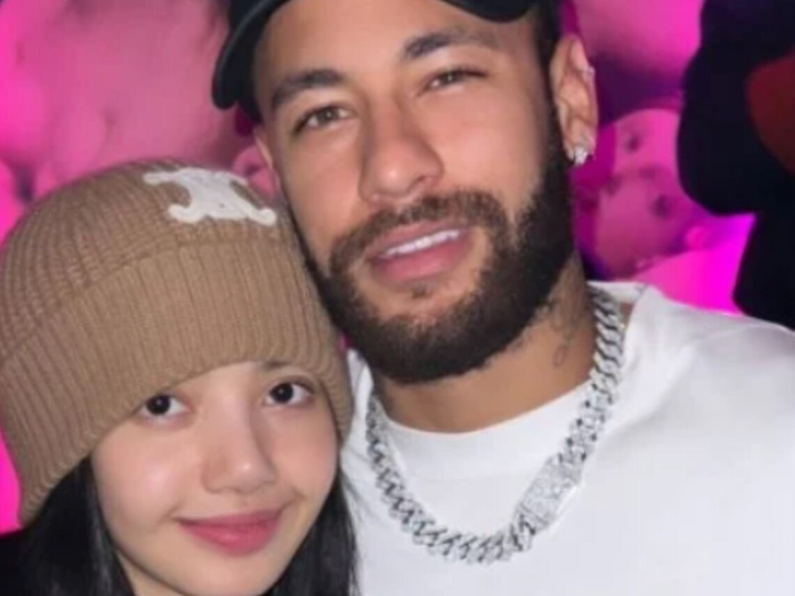 Neymar Jr's spotted with K-Pop star Lisa in Paris