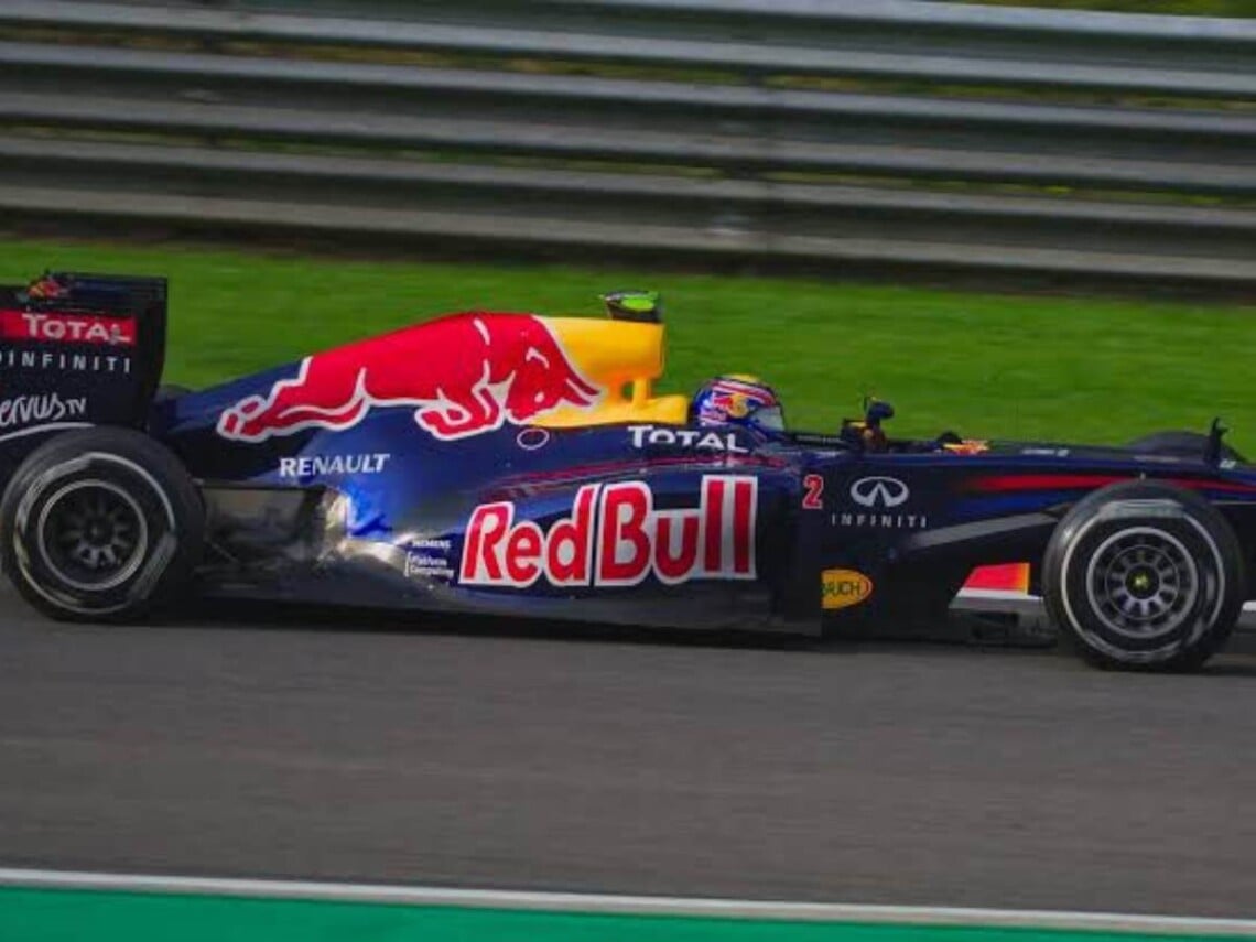 WATCH : Liam Lawson drives the legendary RB7 F1 car at Mount Panorama ...