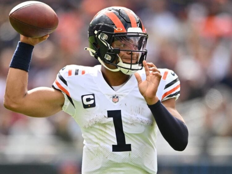 Chicago Bears QB Justin Fields earns college degree as he graduates ...