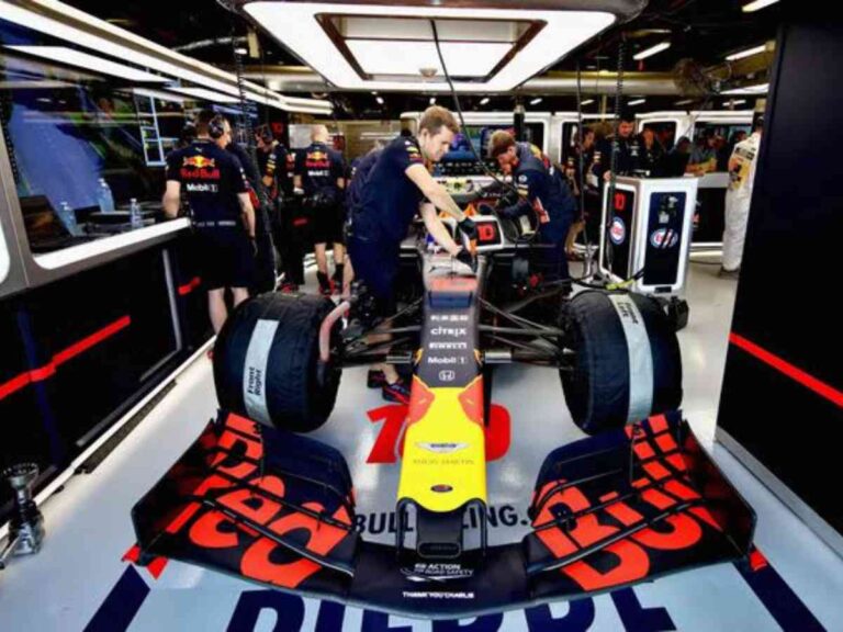 How much does a Formula 1 pit crew member earn?