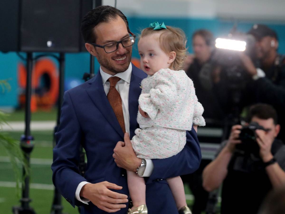 Who is Mike McDaniel wife, Katie Hemstalk?