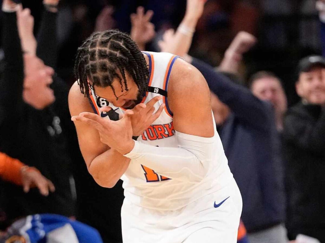 WATCH: Jalen Brunson's WEIRD 3-PT celebration in Game 4 leaves NBA fans ...
