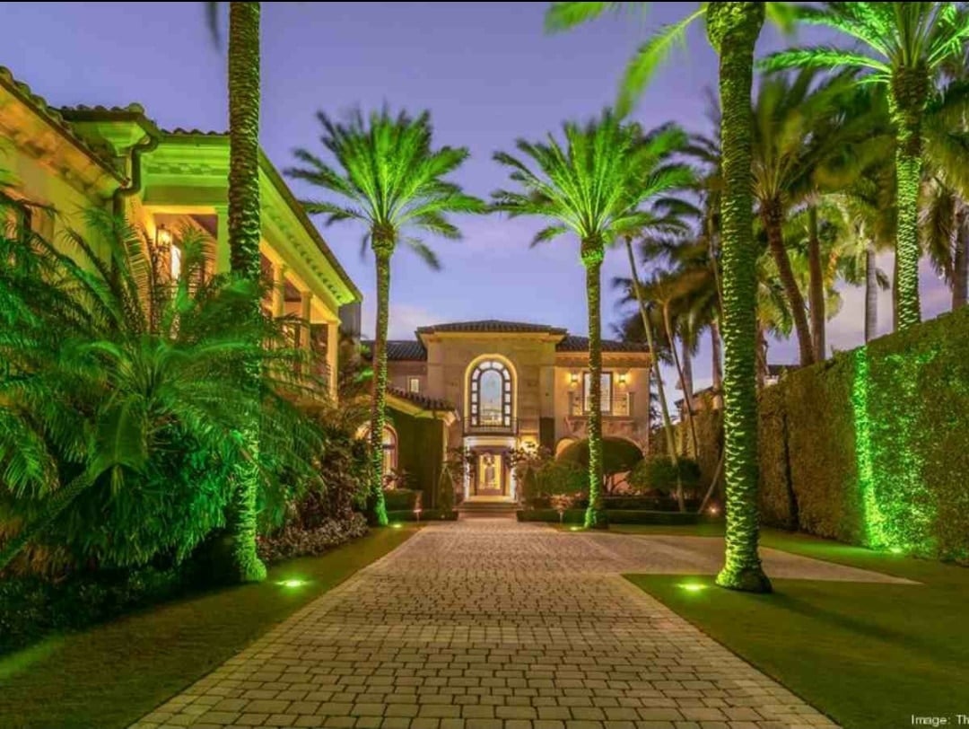 Where does Alex Rodriguez live? All houses owned by Alex Rodriguez