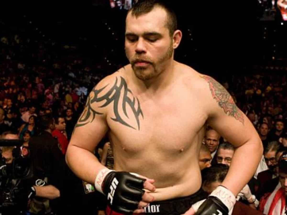 Former UFC Heavyweight Champion ends 'retirement' to win Slap-Fighting ...