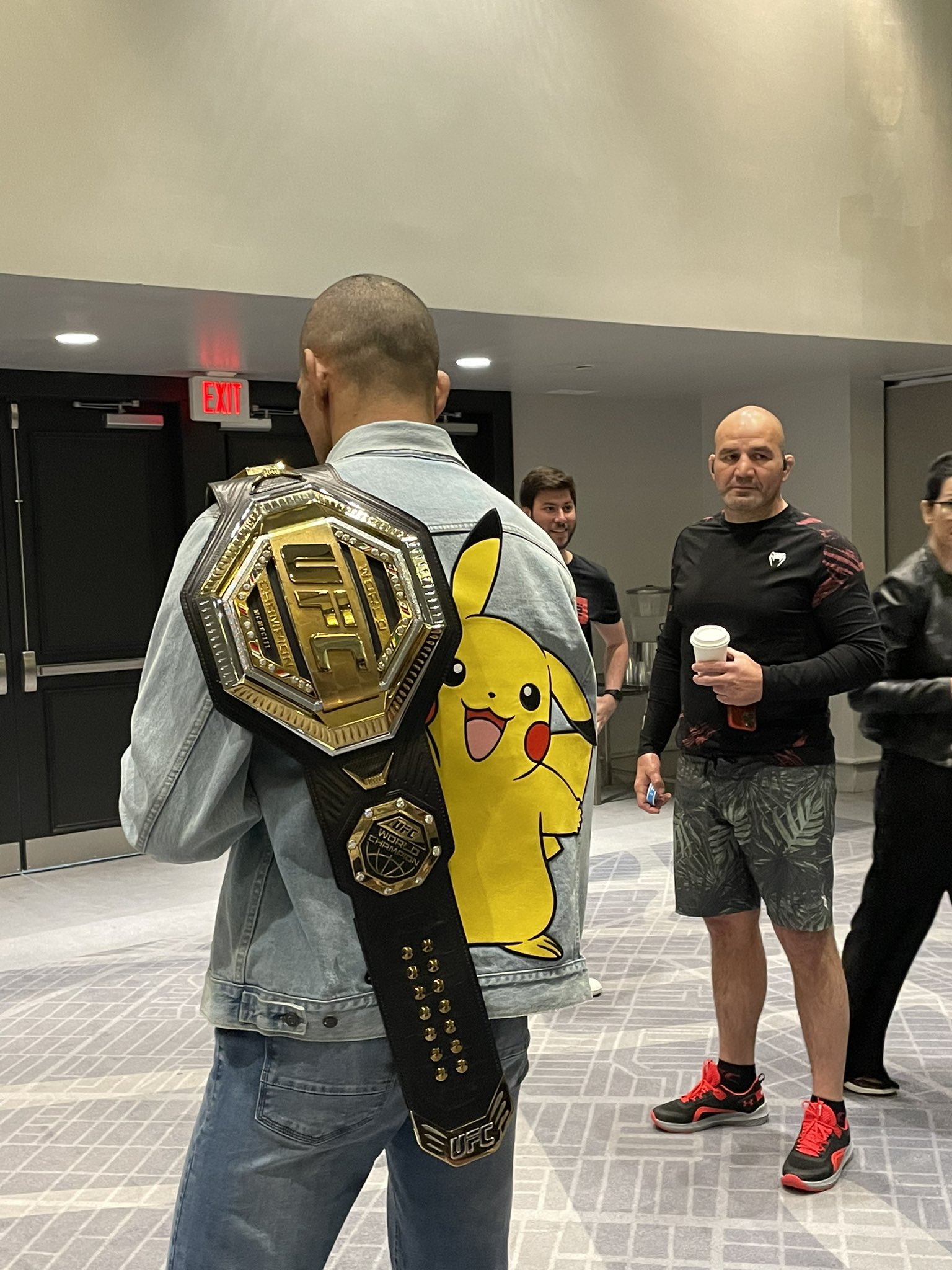 "Most dedicated hater" - Fans in awe of Alex Pereira's petty mind games ...