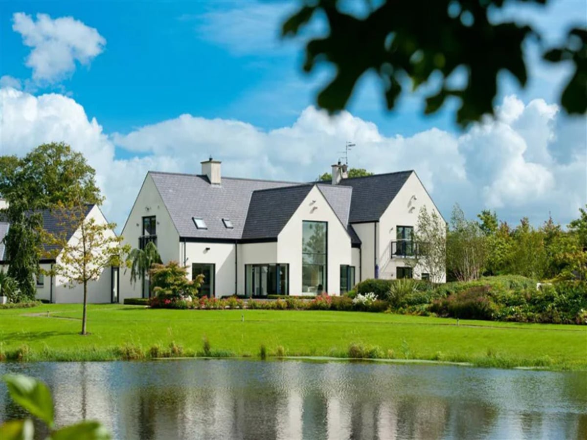 Where does Rory McIlroy live? All houses owned by Rory McIlroy Where does Rory McIlroy live? All houses owned by Rory McIlroy
