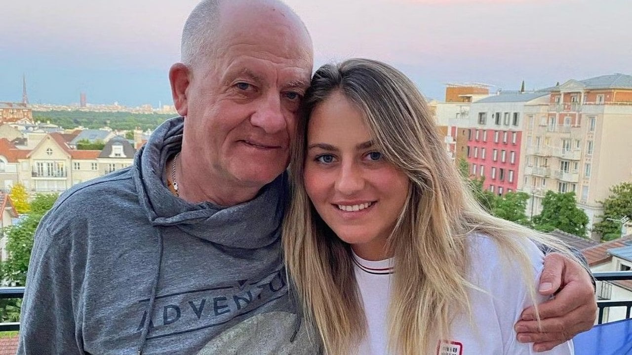 Who are Marta Kostyuk's parents, Oleg Kostyuk and Talina Beiko?