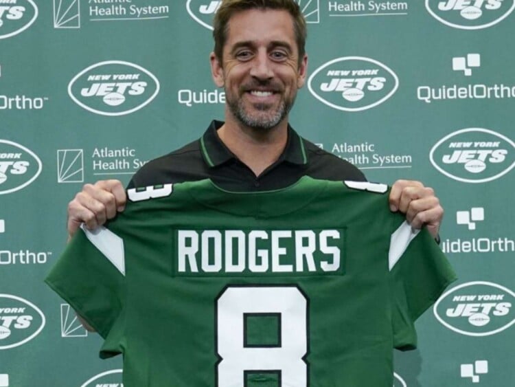 "Most beautiful sight ever seen" - Jets fans RALLY behind Aaron Rodgers ...
