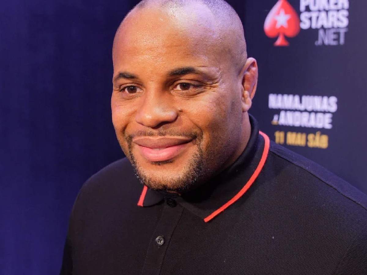 “Imagine being Westbrook watching UFC and randomly catching strays ...