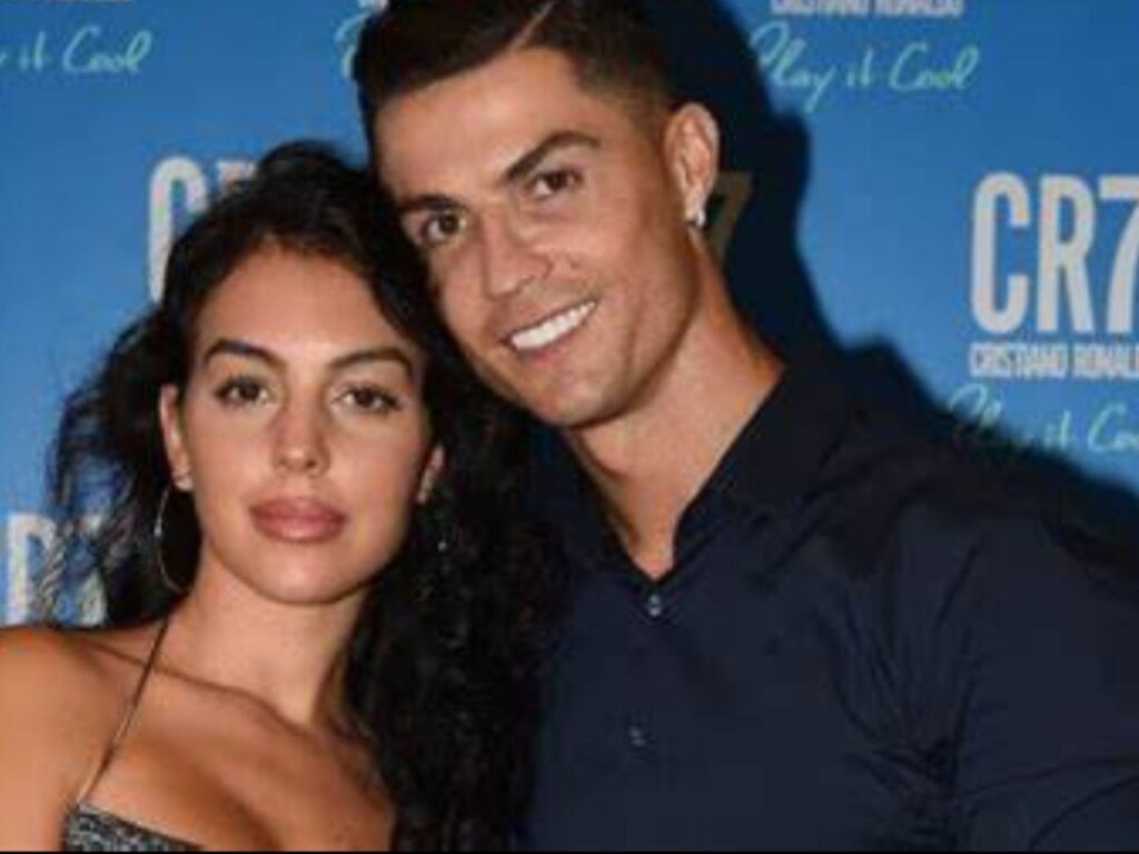 Cristiano Ronaldo Posts Pictures Of Kissing Partner Georgina Rodriguez Amid Rumors Of Split Up