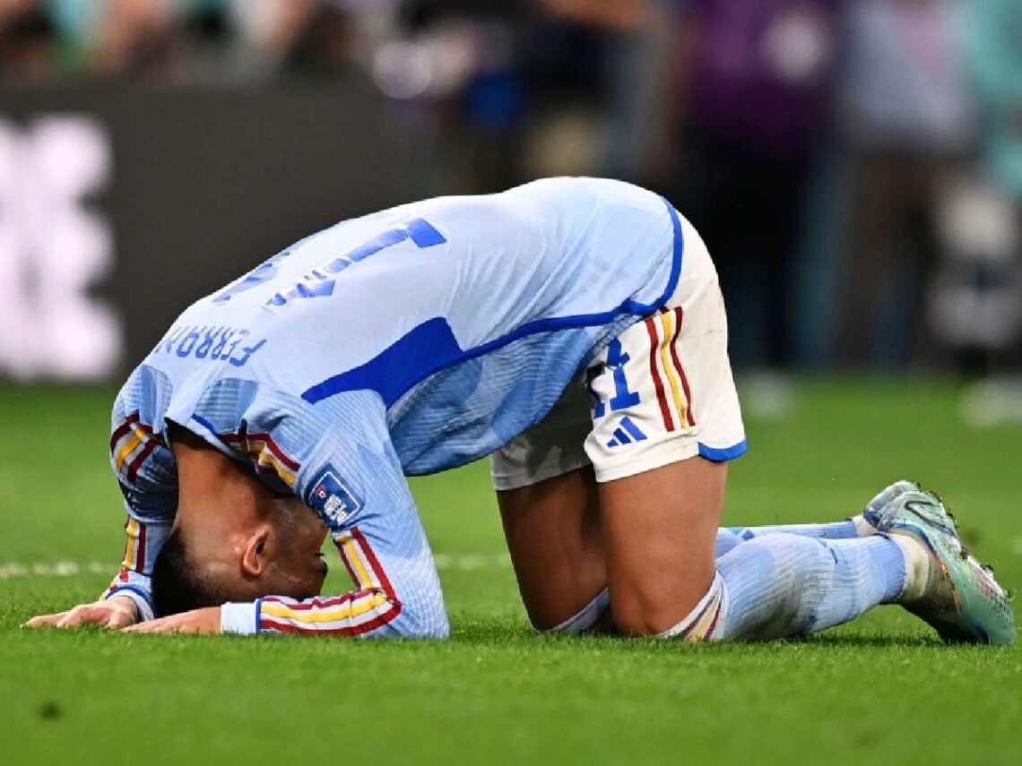 Why did Barcelona star Ferran Torres break up with his girlfriend Sira ...