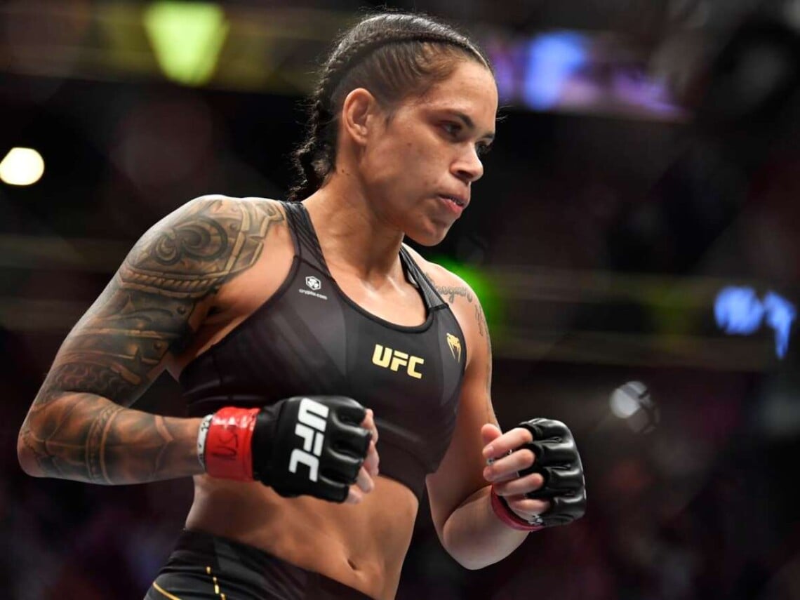 Why is Amanda Nunes considered the greatest female UFC fighter?