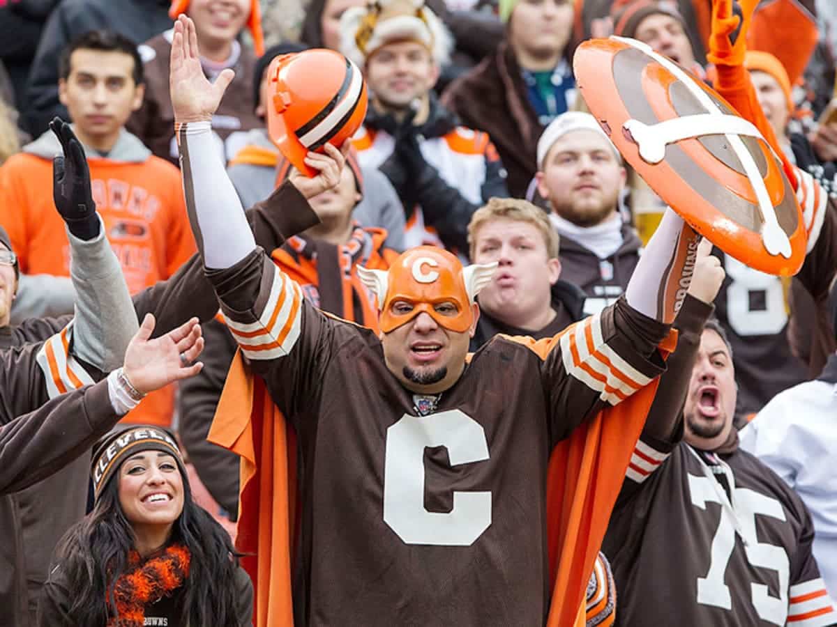 "S**t is hard" - NFL Twitter left impressed with the Browns' newest dog ...