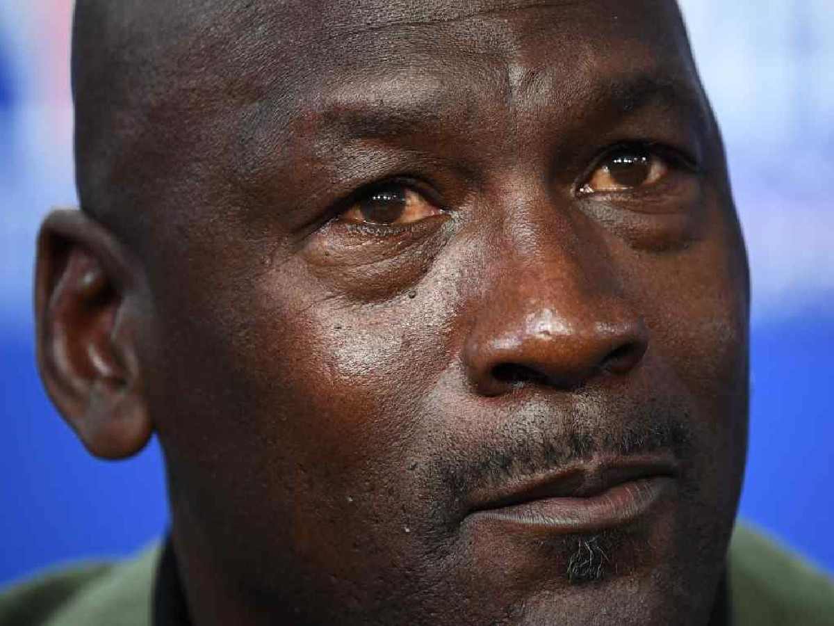 Why does Michael Jordan have yellow eyes? Reason behind his eye color ...