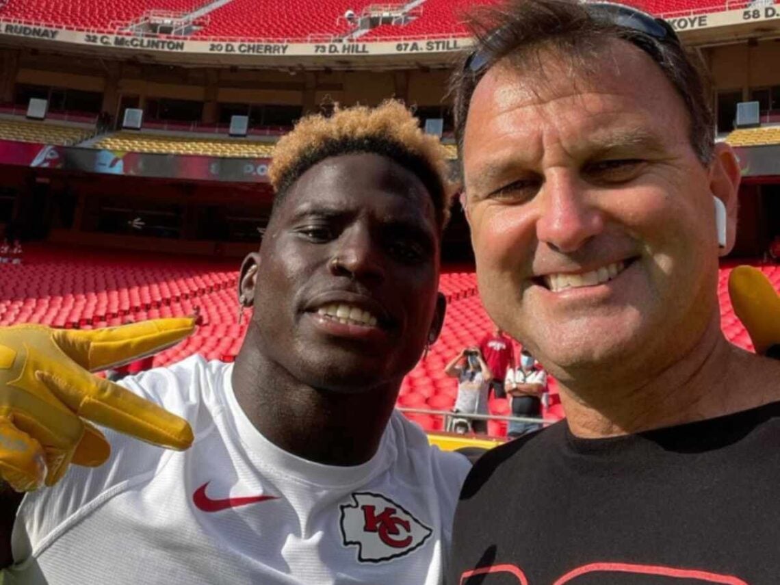 WATCH- Dolphins WR Tyreek Hill goes swimming with sharks alongside agent Drew Rosenhaus