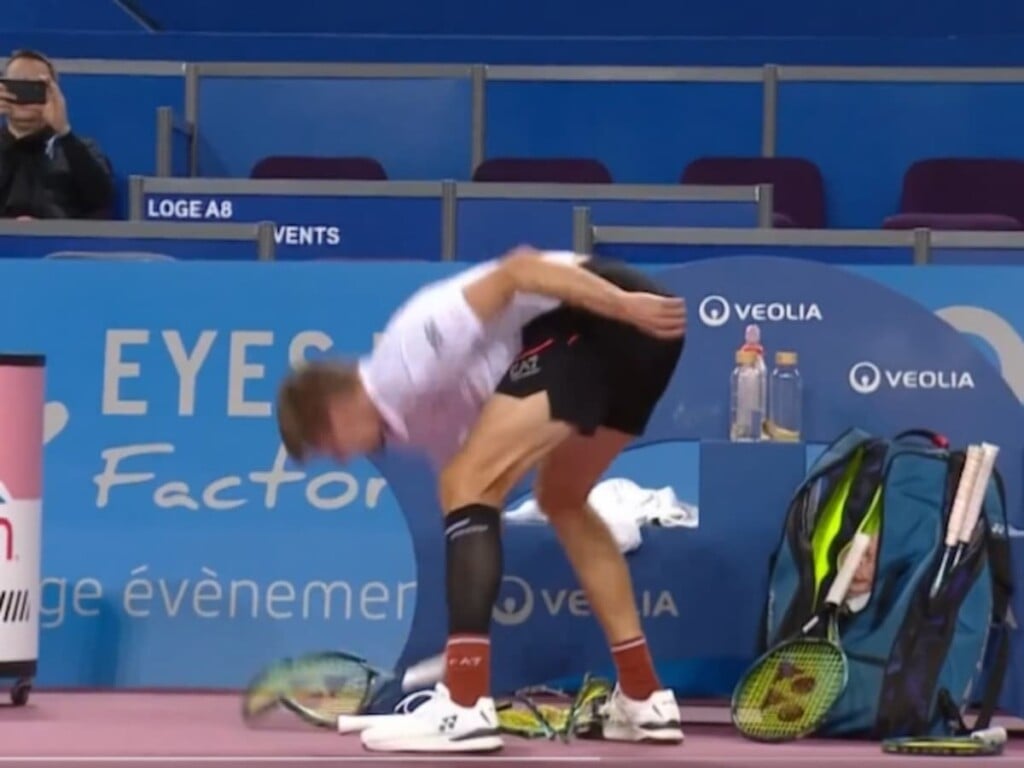 WATCH: Alexander Bublik DESTROYS his racket after losing a point to Ben ...
