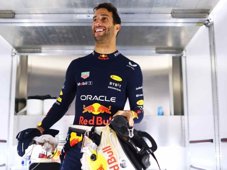 WATCH: Alpha Tauri gives a GRAND welcome to Daniel Ricciardo after ...