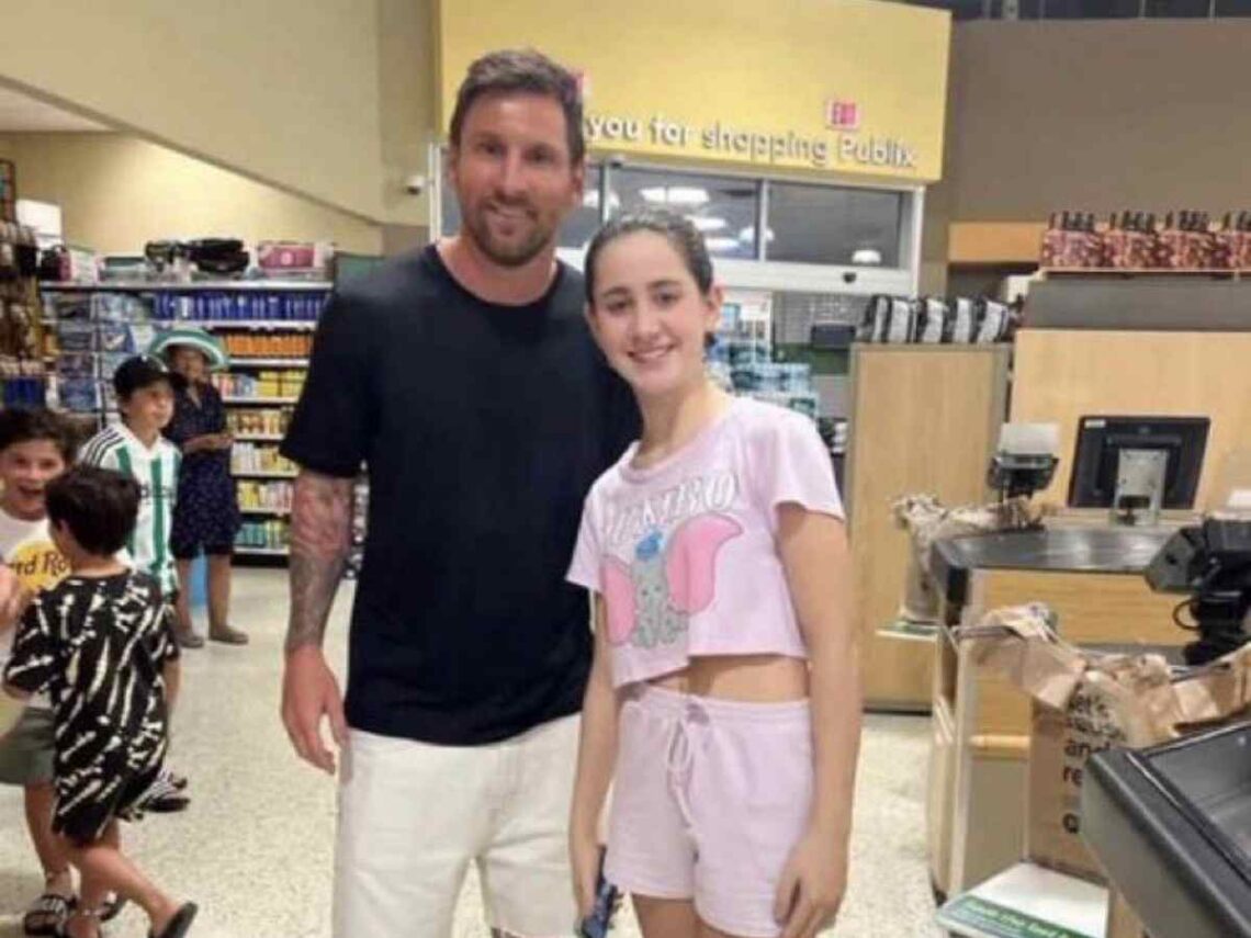 "Give him the supermarket do’r"- Fans tear apart Lionel Messi after he ...
