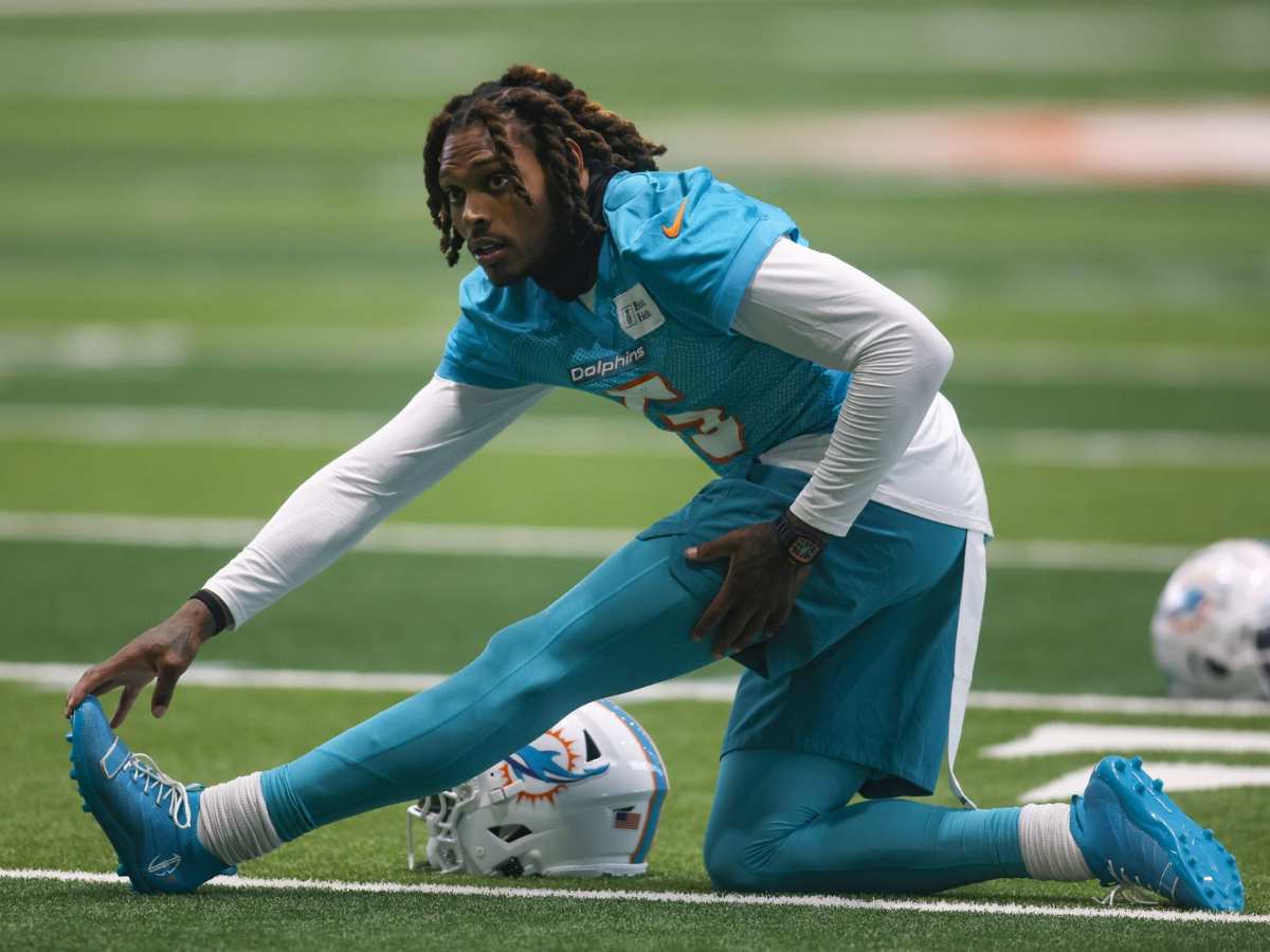 WATCH: Dolphins CB Jalen Ramsey graciously helps his teammates in ...