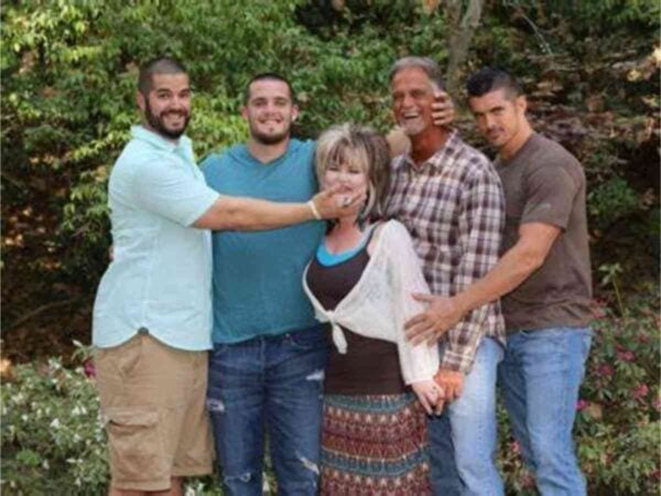 Who are Derek Carr’s parents Sheryl Carr and Rodger Carr?