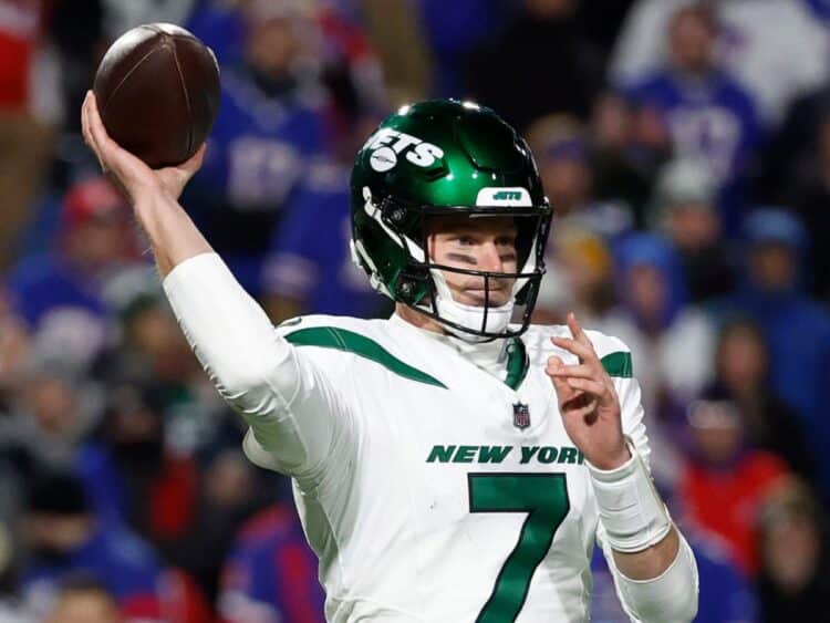 WATCH: Jets QB Tim Boyle bizarrely throws a pick-6 while attempting a ...
