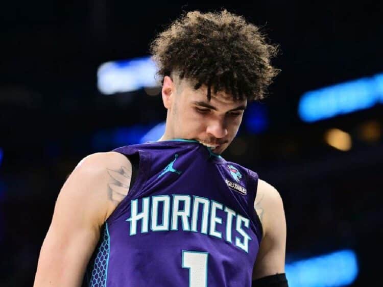 "Melo gotta repay him" - LaMelo Ball fan kid who traveled 8,043 miles ...