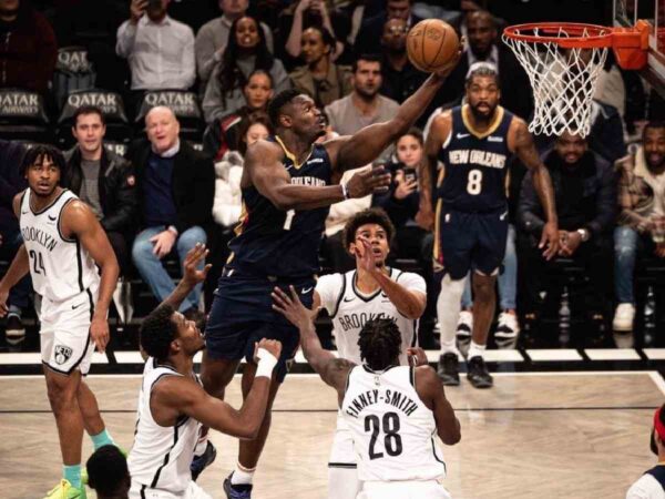 WATCH: Zion Williamson, who weighs around 284 pounds, takes a giant ...