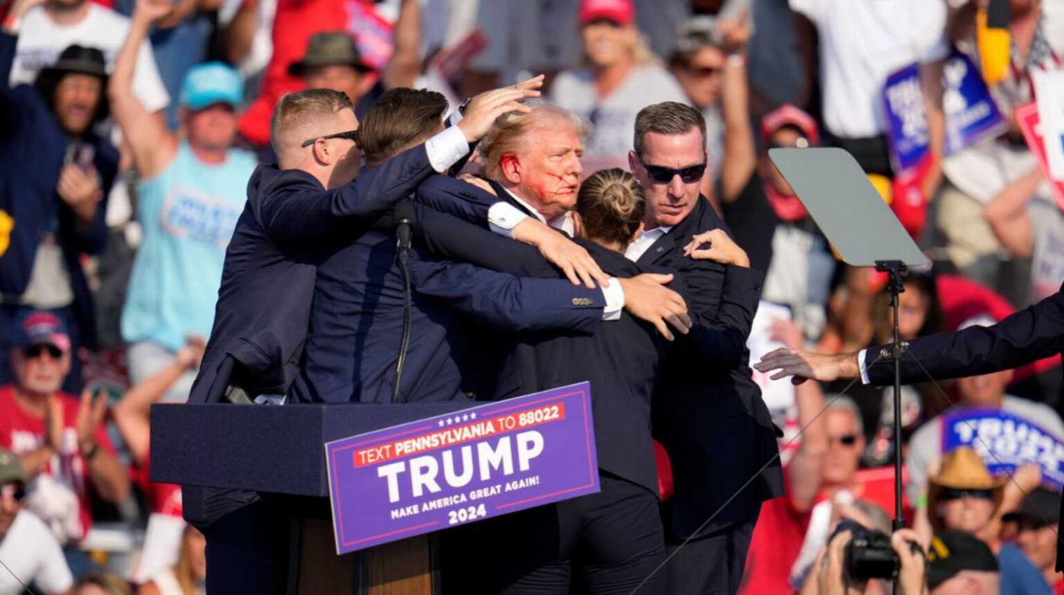 Donald Trump vs. Joe Biden MMA fight hilariously enacted by UFC star ...