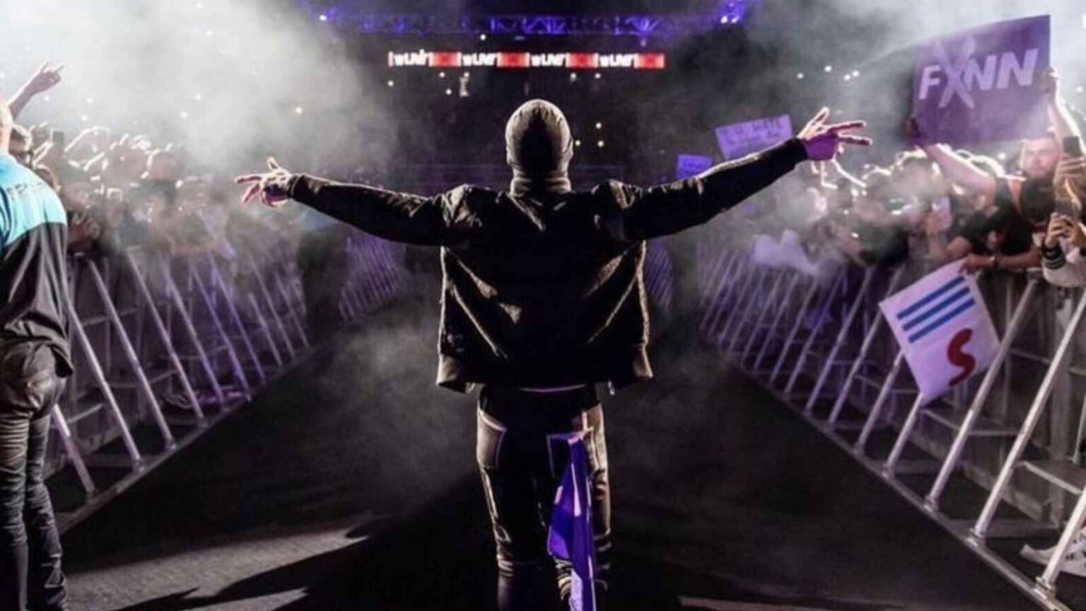 Current WWE champion sends four-word message in response to criticism ...