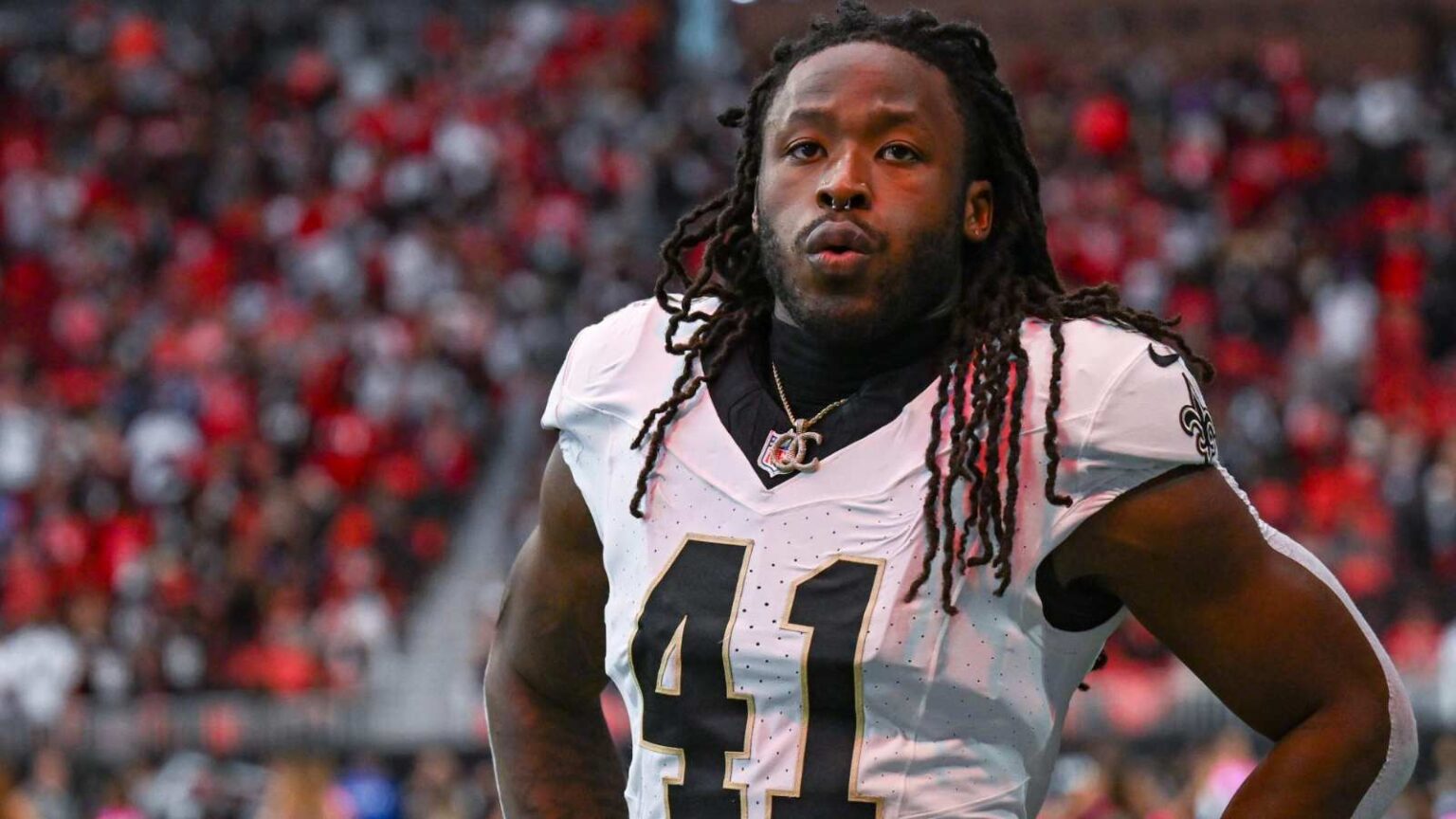 Alvin Kamara admitting he has a broken hand right after signing a ...