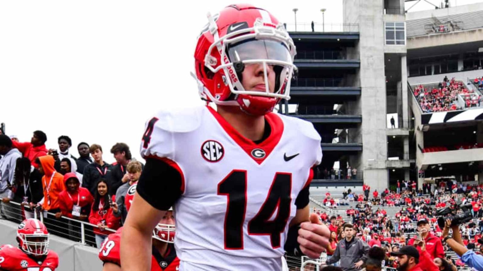 (Video) Georgia's Gunner Stockton gets lit up by Texas safety before ...