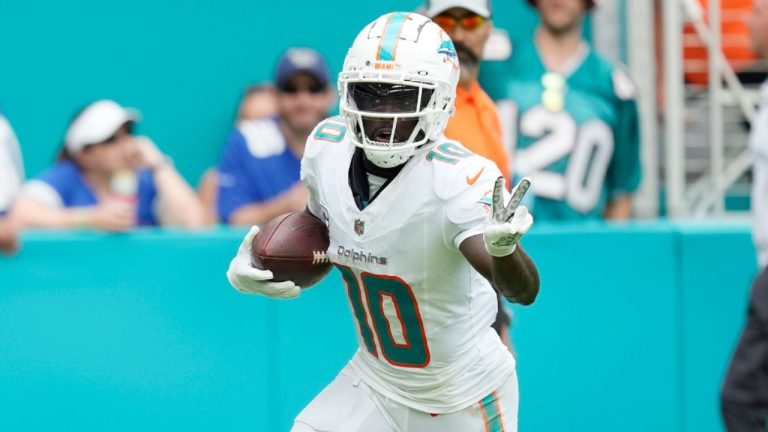 Mike McDaniel confirms Tyreek Hill quit on the Dolphins mid-game with ...