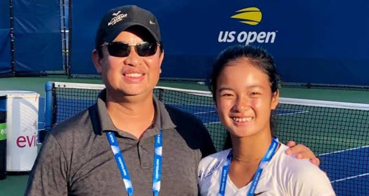 Who are Alexandra Eala's parents, Rosemarie "Rizza" Maniego-Eala and Michael (Mike)?